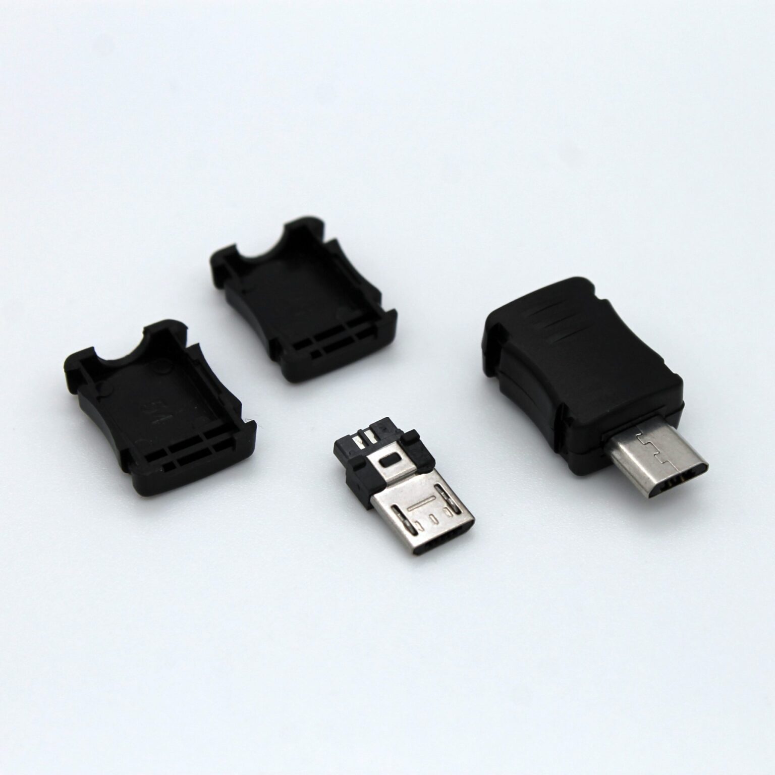 Micro USB-B Connector Male with Case (5-pin In/5-pin Out) | CPH Electronics